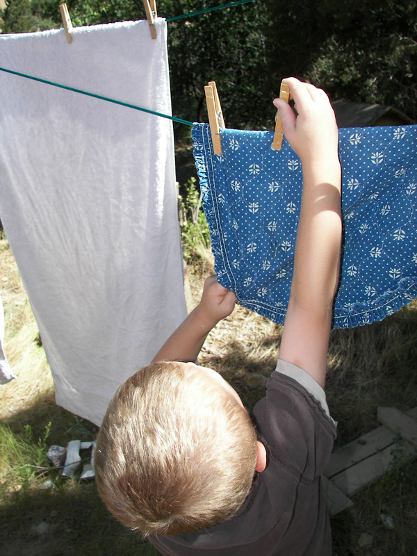 Country Apron Girl: Teaching Kids to Hang Clothes on the Clothesline