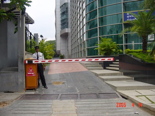 Know About Security Systems: THE NEED OF BOOM GATES