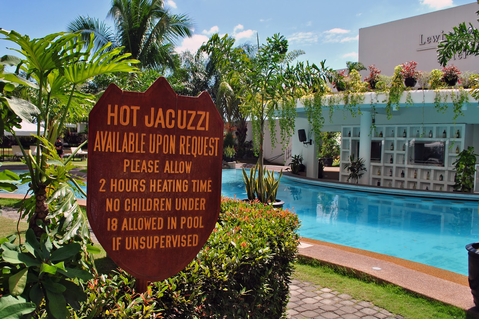 Affordable Luxury Vacation: Lewis Grand Hotel, Pampanga