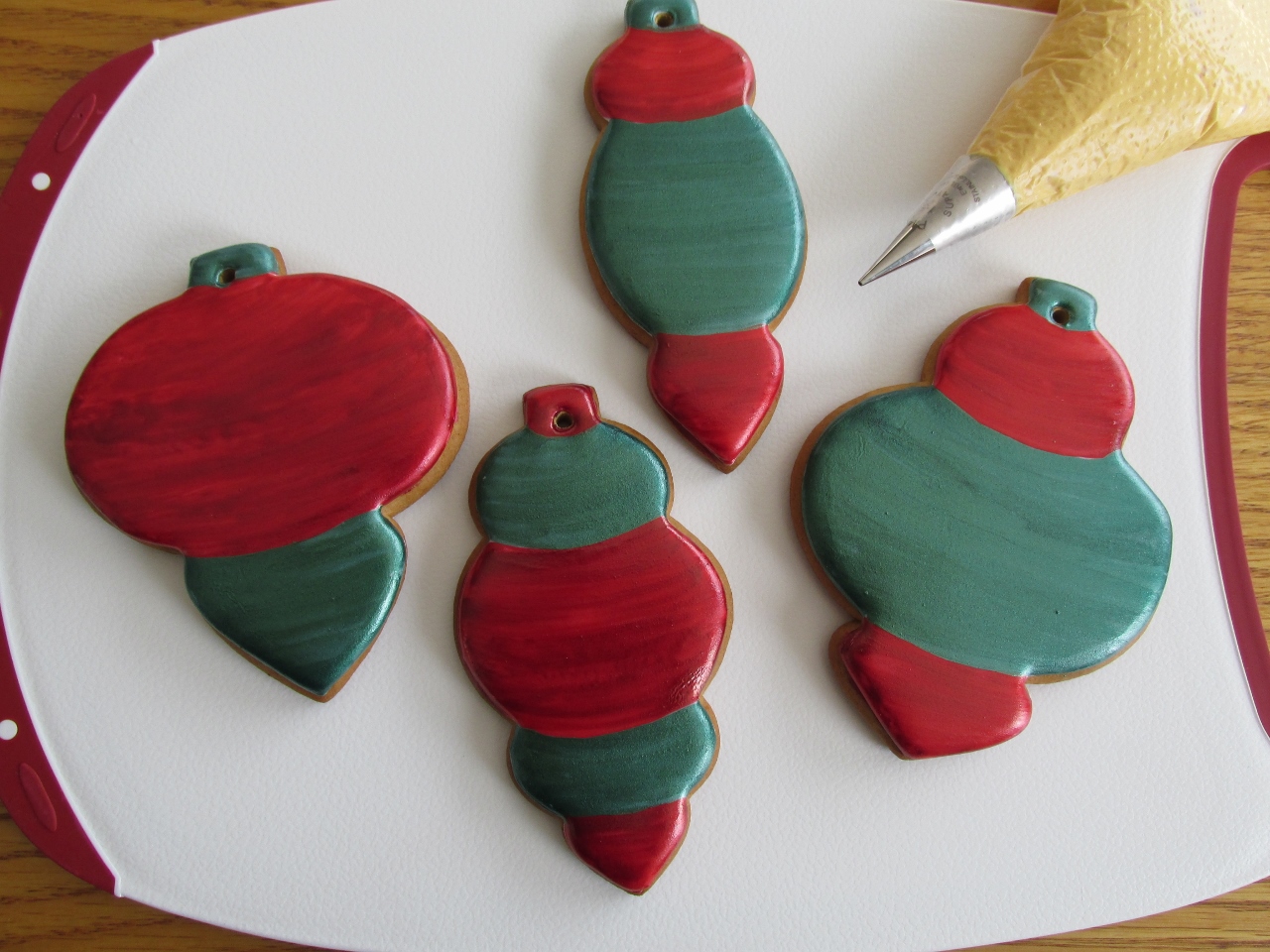 The Gingerbread Artist: Christmas ornaments with lace