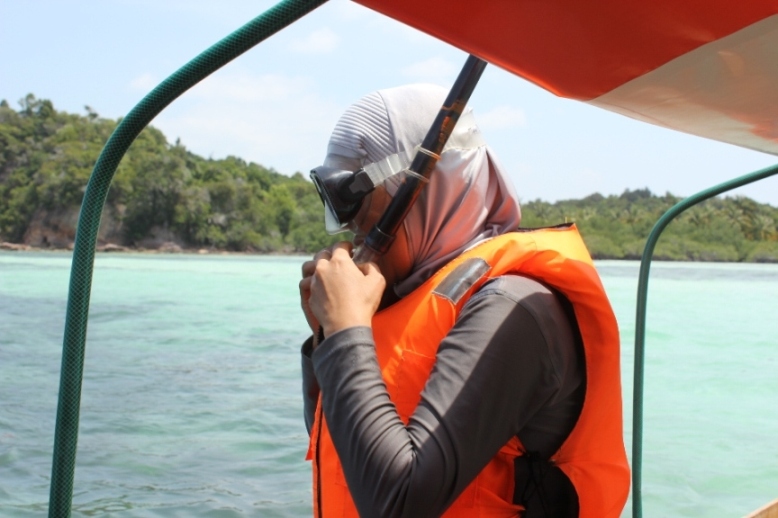 Indahnya Pulau Dedap dengan Gradasi Air Laut yang Hijau Tosca - Life is ...