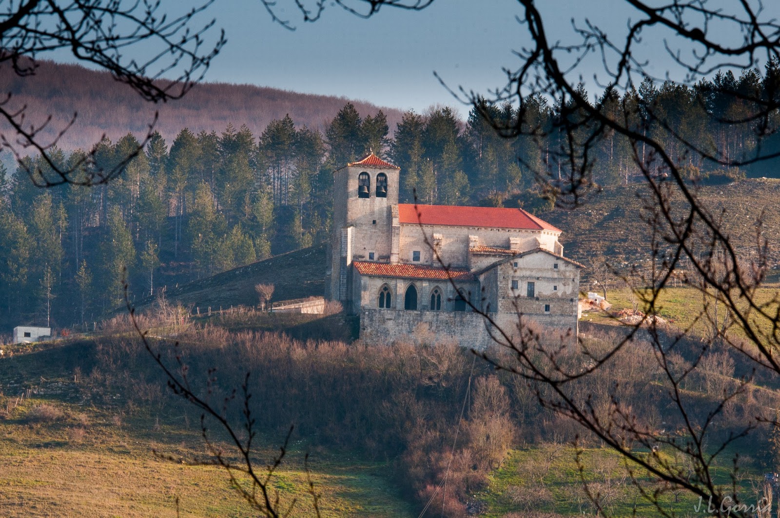 J.L.Gorria: Larumbe desde el Monte de Abajo