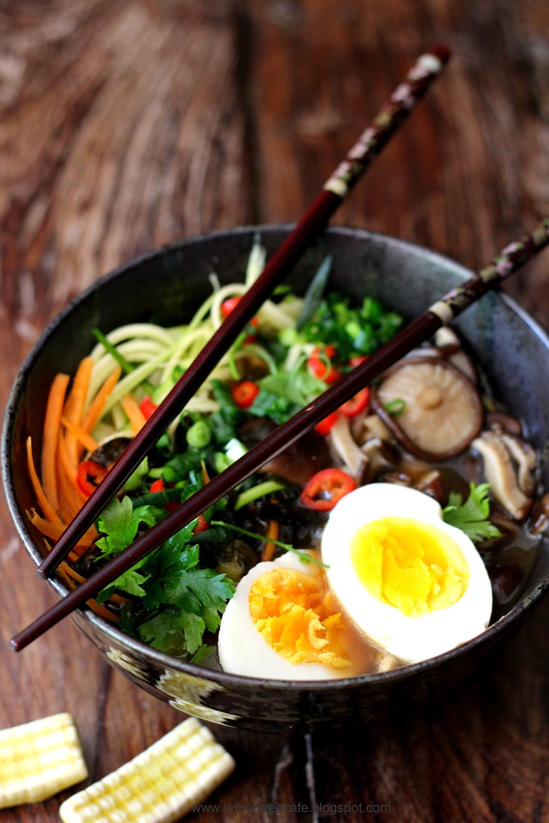 a lemon tree cafe: ZUPA MISO RAMEN Z CUKINIĄ - ZUCCHINI RAMEN MISO SOUP