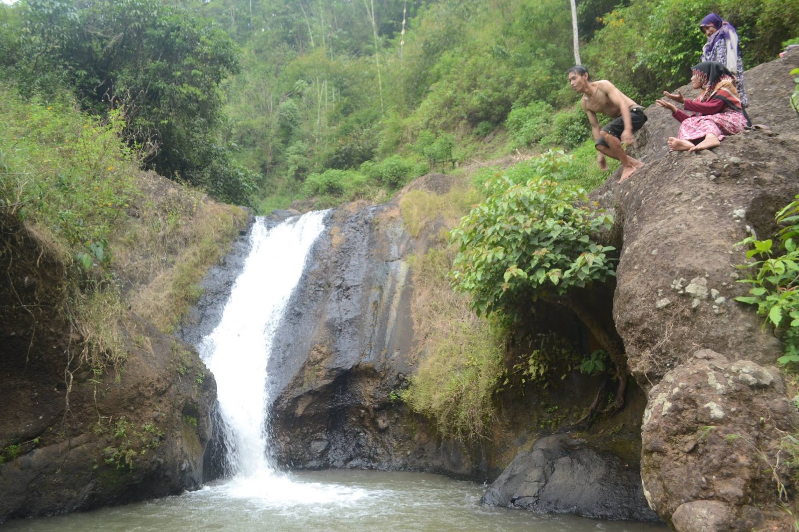 Yuk Berenang di Curug Jeglong Sambil Main Outbond - Wisata Kendal