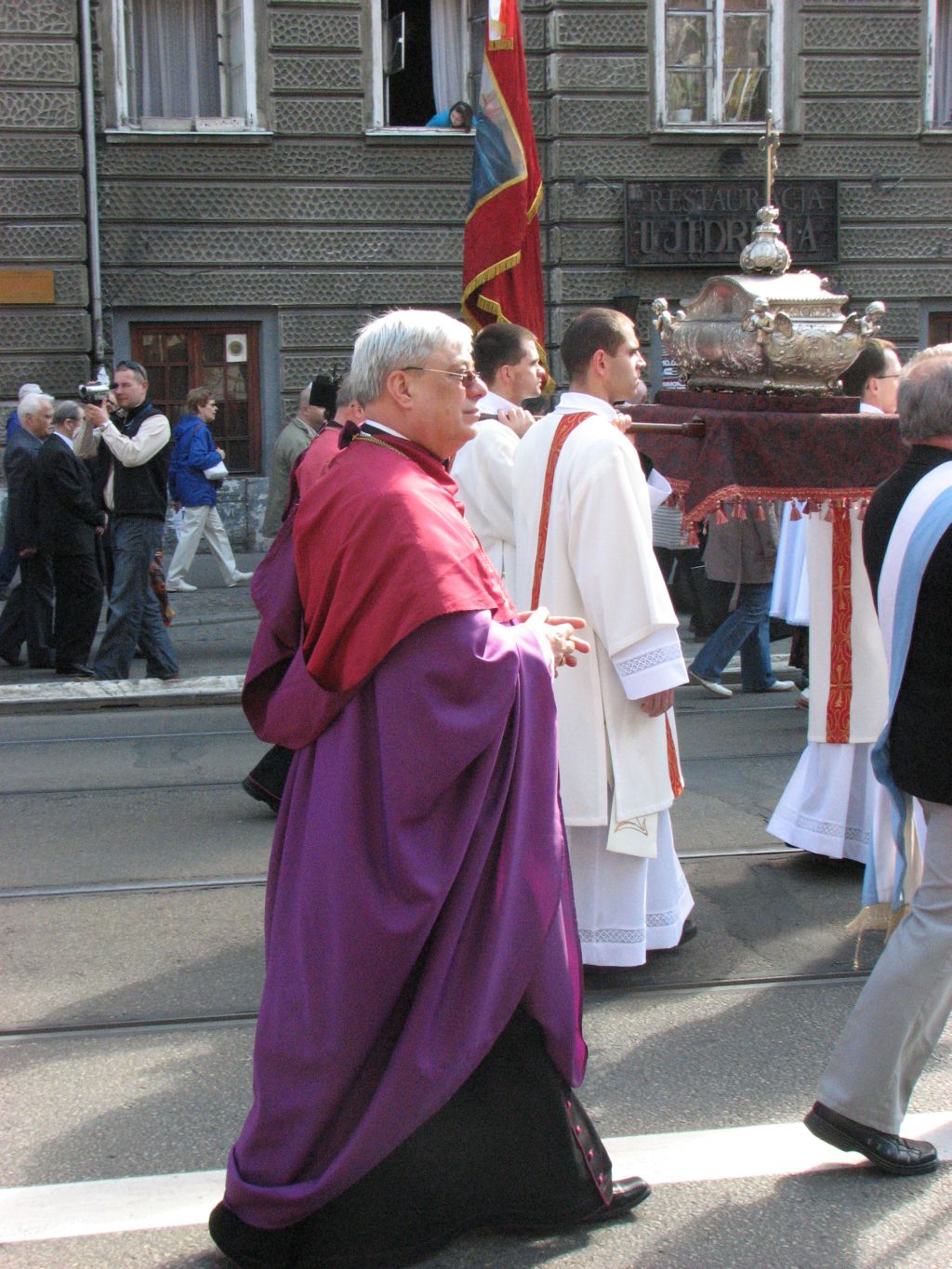 Te igitur: Cappa Magna