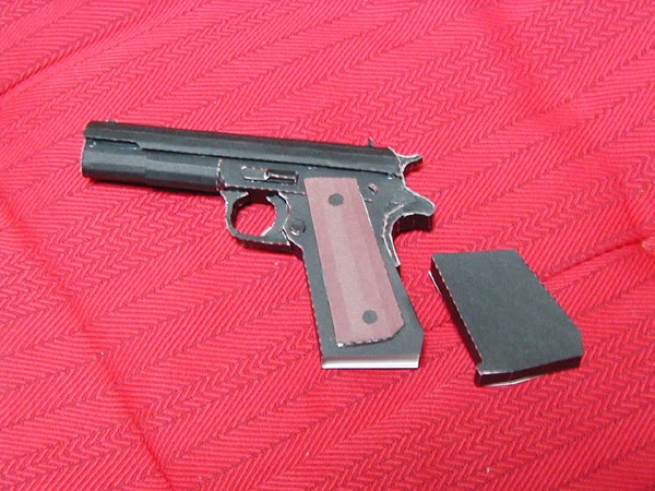 papercrafts de todos los niveles: aqui hay papercrafts de distintas armas