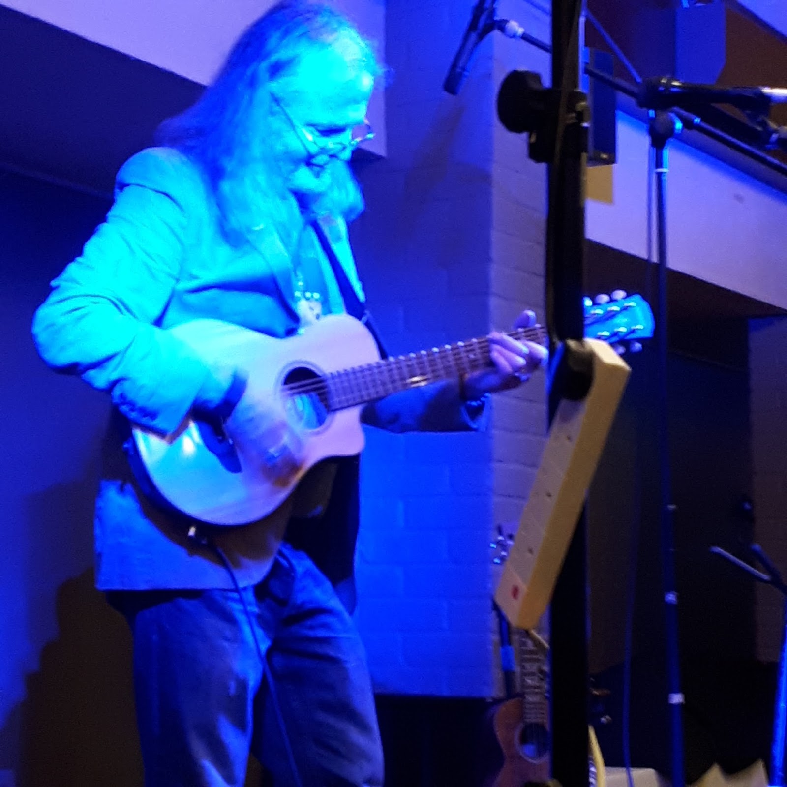 An idiots guide to an idiot: Chris Leslie gig.