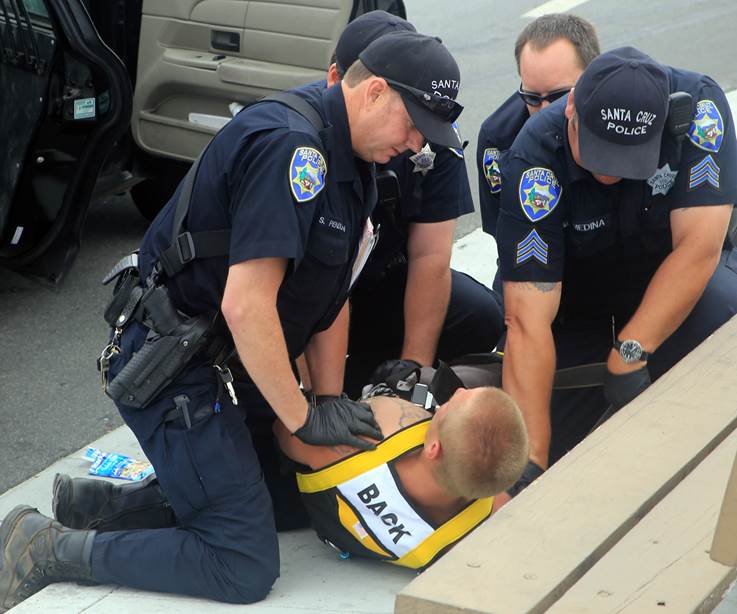 Santa Cruz Police: Local Photographer Captures Snapshot of SCPD’s Good Work