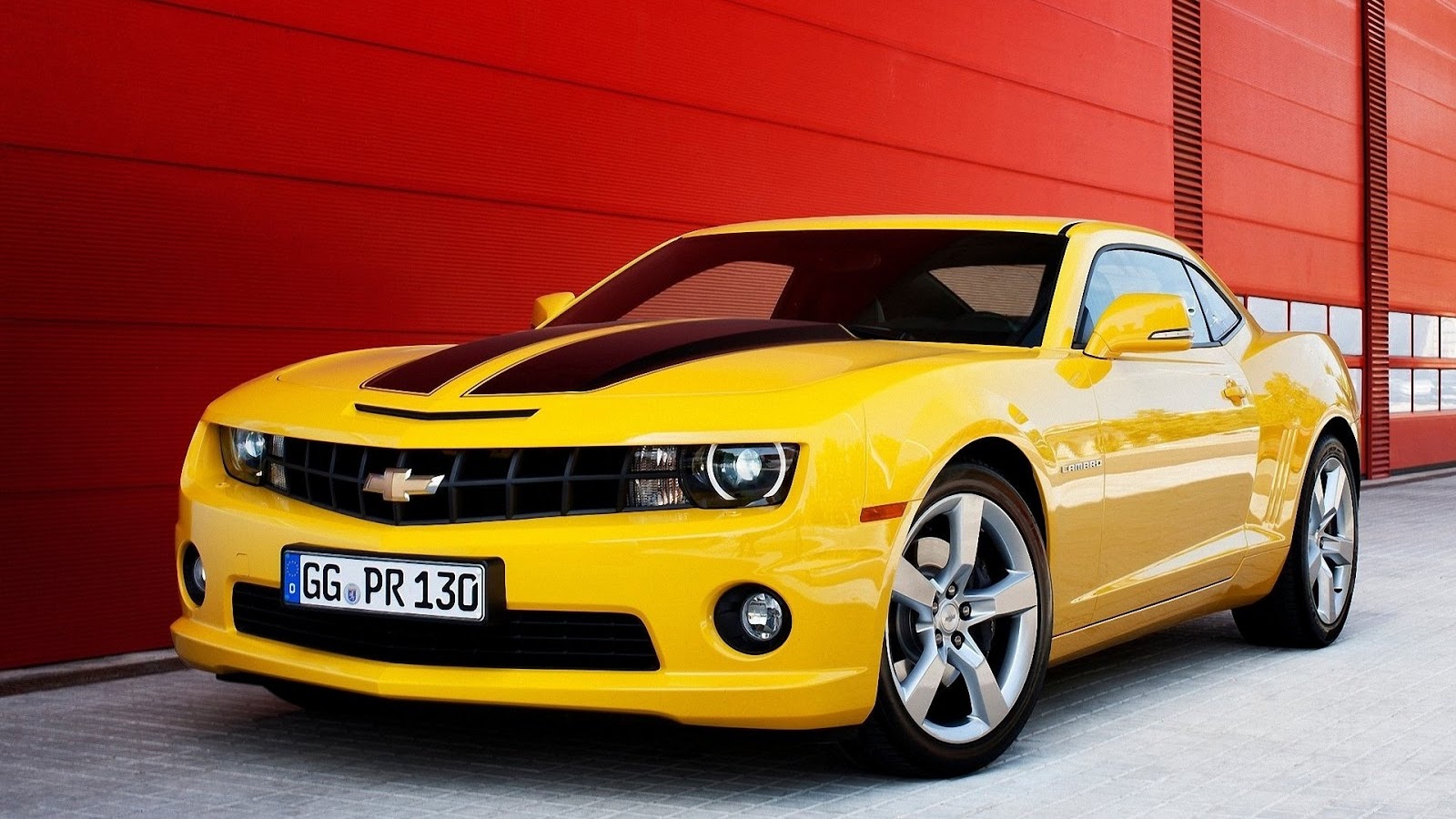 fondo HD carro deportivo amarillo con negro