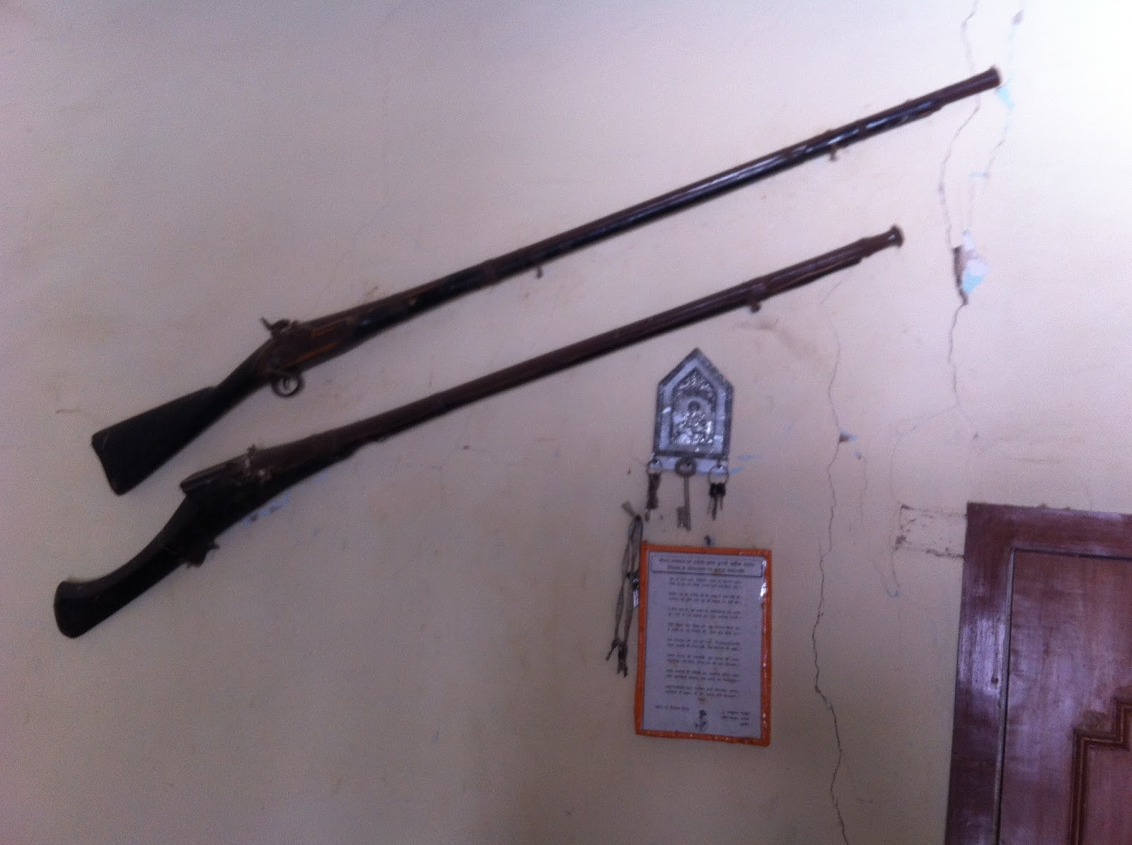 Spark-Plug/Jaywalker72: Motorcycling to Kalpi and Fort of Beri Hamirpur