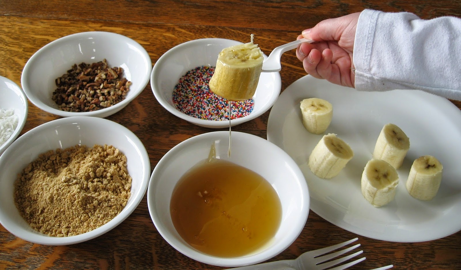 Almost Unschoolers: Pollination Snacktivity