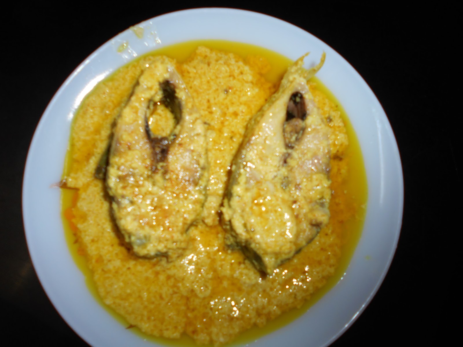 Paramita's Kitchen: ilish macher bhapa / bhapa ilish / Steamed Hilsa Fish