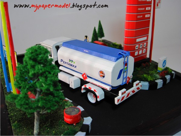 Papercraft and Papermodel: Gas Station Diorama Papercraft