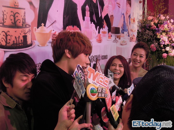 Park Jung Min Spain: [Noticias] Reportando desde el backstage, Angie ...