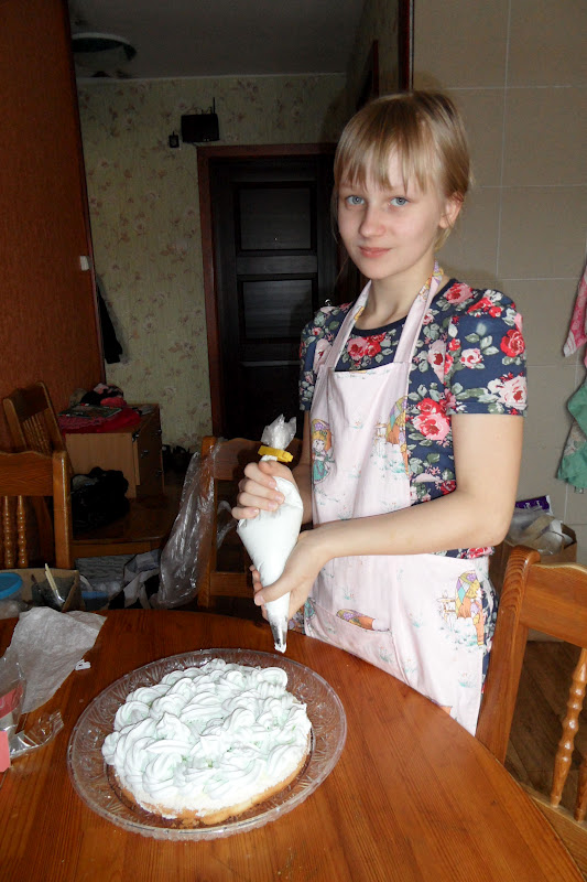 Riina tordimaania: Lapsed köögis ... ehk meie Eeva tort