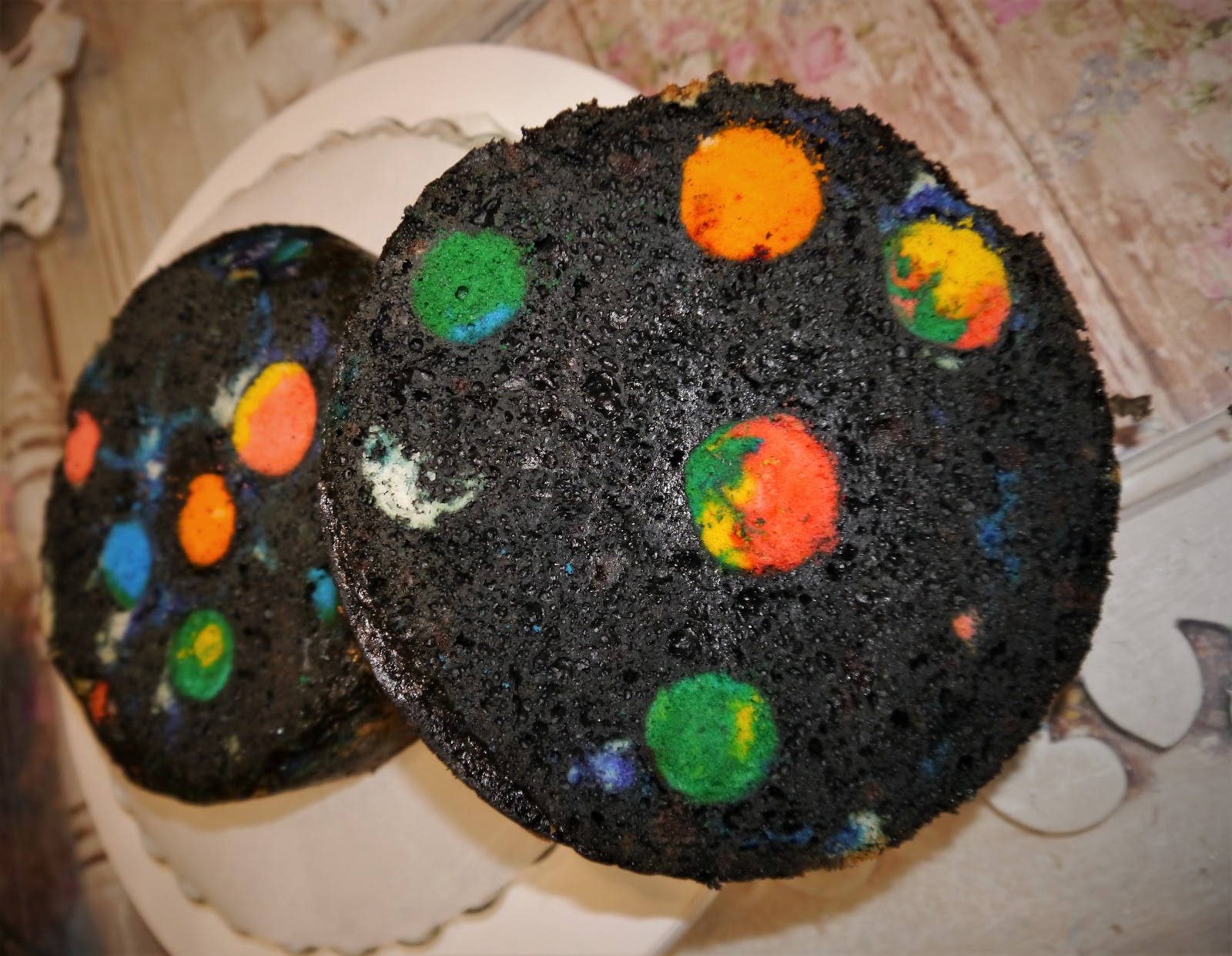 Suzy Homefaker: Galaxy Cake with Planets inside!! Solar System Birthday ...
