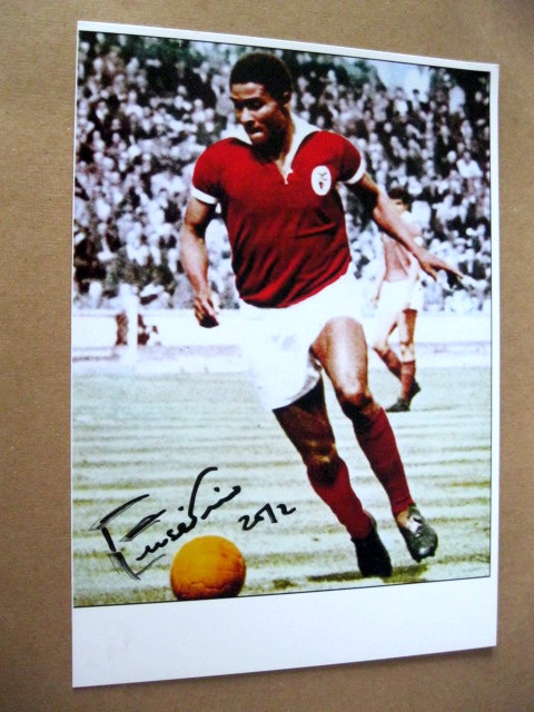 Autograph VIP: Succes 2012: Eusébio, legendary footballer aka the Black ...