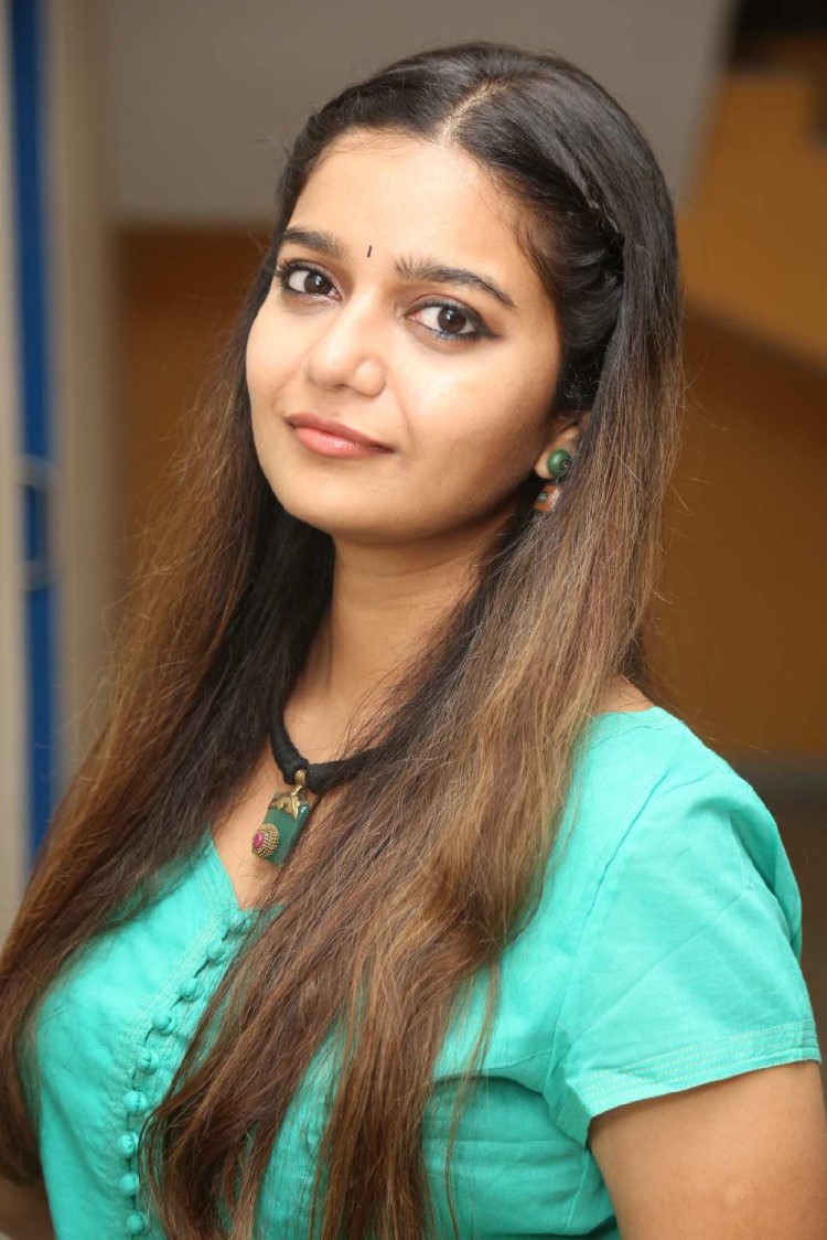 Swathi Reddy Latest Glamour Cute PhotoShoot Images HD - IMAGES