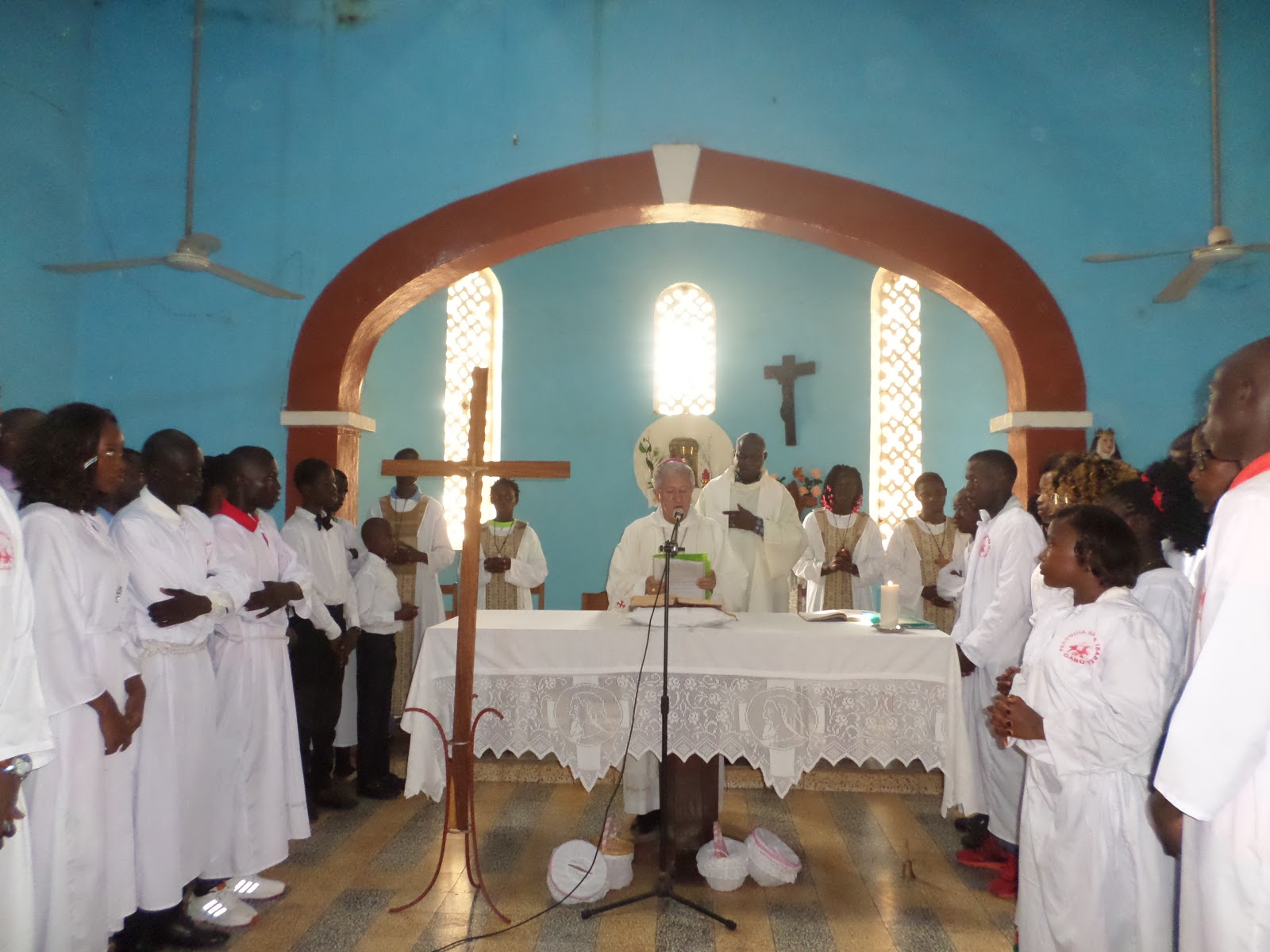 DIOCESE DE BAFATÁ: GABU: SACRAMENTOS DA CONFIRMAÇÃO E DA EUCARISTIA
