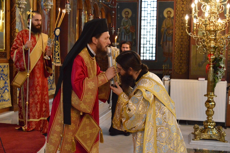 ΙΣΤΟΓΡΑΦΟΣ: ΠΛΕΙΑΣ ΑΡΧΙΕΡΕΩΝ ΚΑΙ ΠΛΗΘΟΣ ΠΙΣΤΩΝ ΣΤΑ ΟΝΟΜΑΣΤΗΡΙΑ ΤΟΥ ...