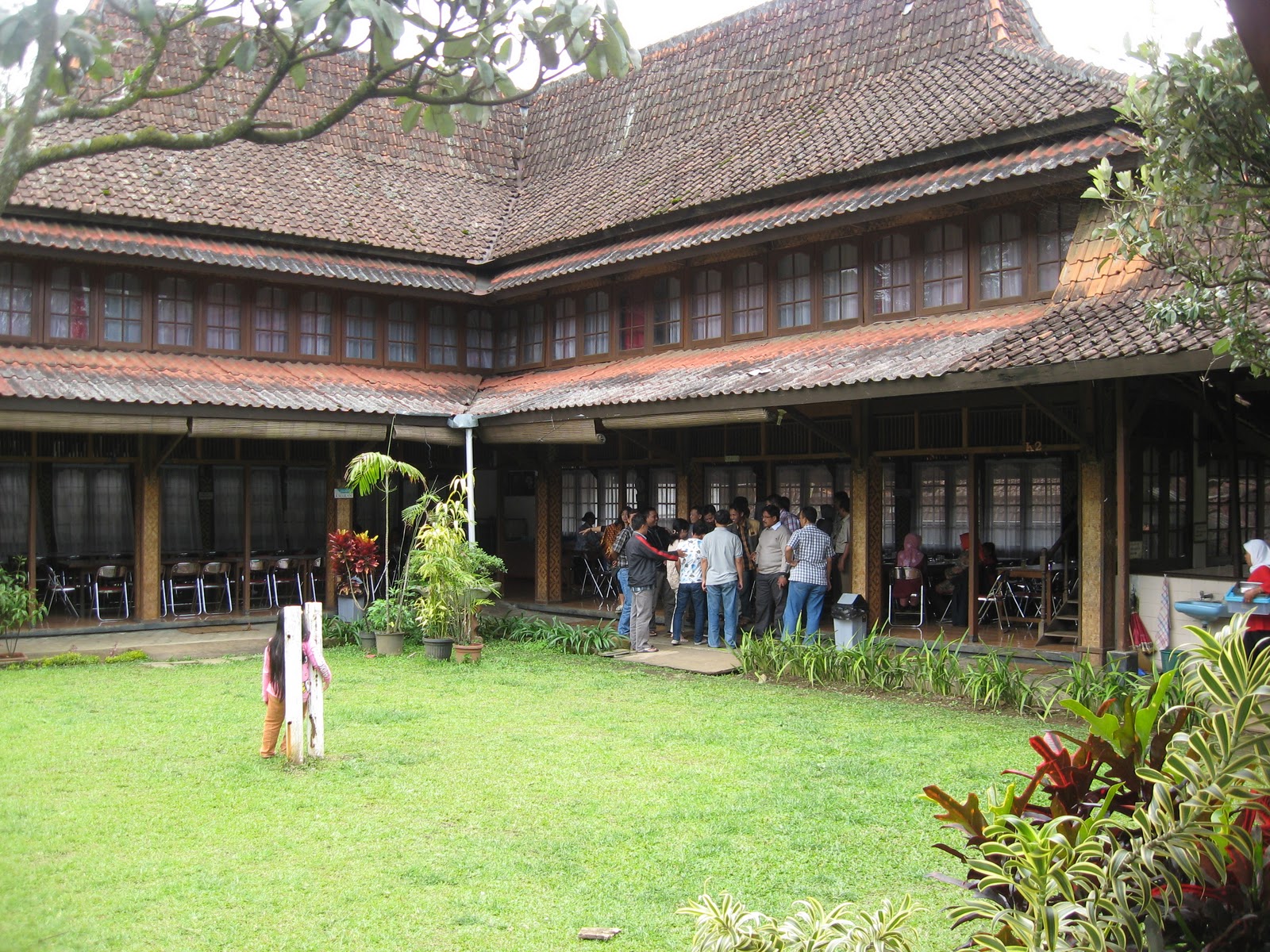 MB NEWS: KARANG TUMARITIS LEMBANG JABAR VIEWS