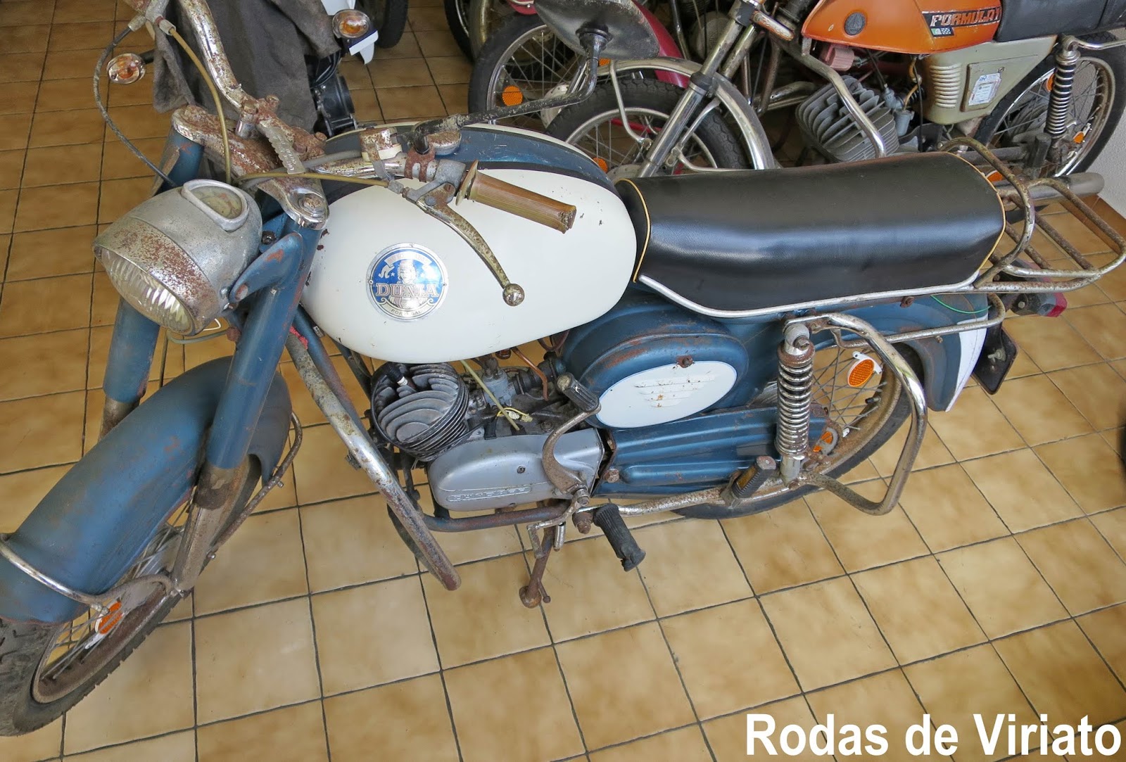 Motorizada Dúnia por restaurar - Oficina Moto & Restauro