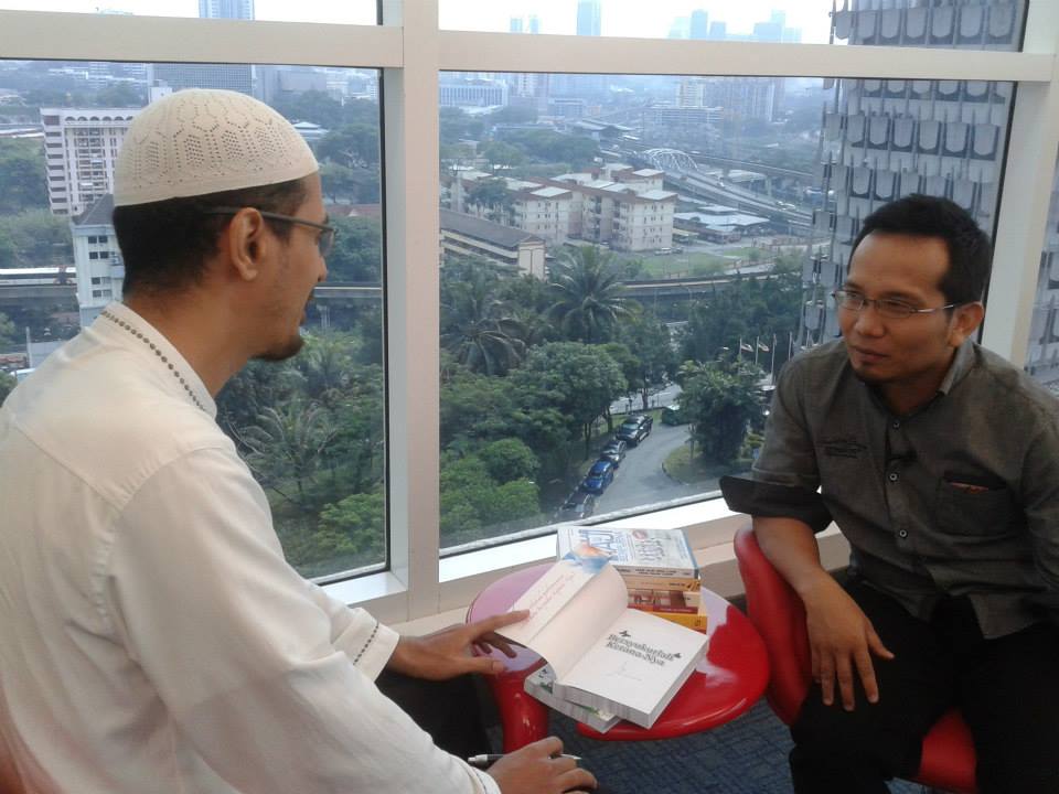 Bersyukurlah: Rakaman resensi buku bersama Sayed Munawar RTM 1