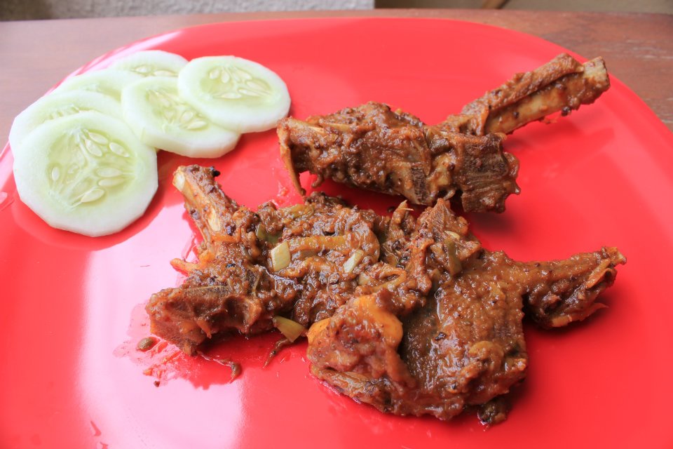 Aparna's Cookbook: Mutton chop in red onion and wine sauce