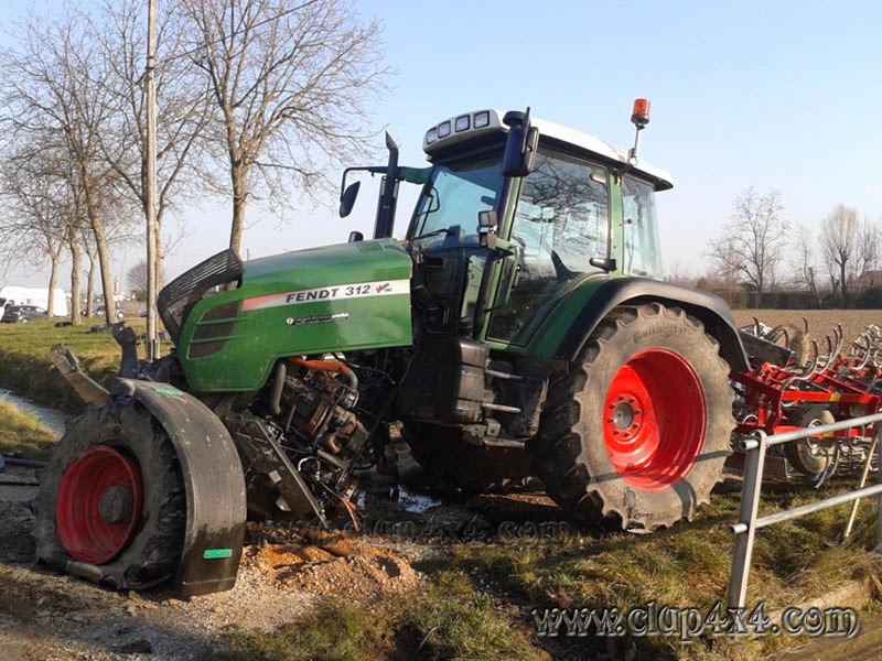 Tractors - Farm Machinery: Fendt Accident Tractor