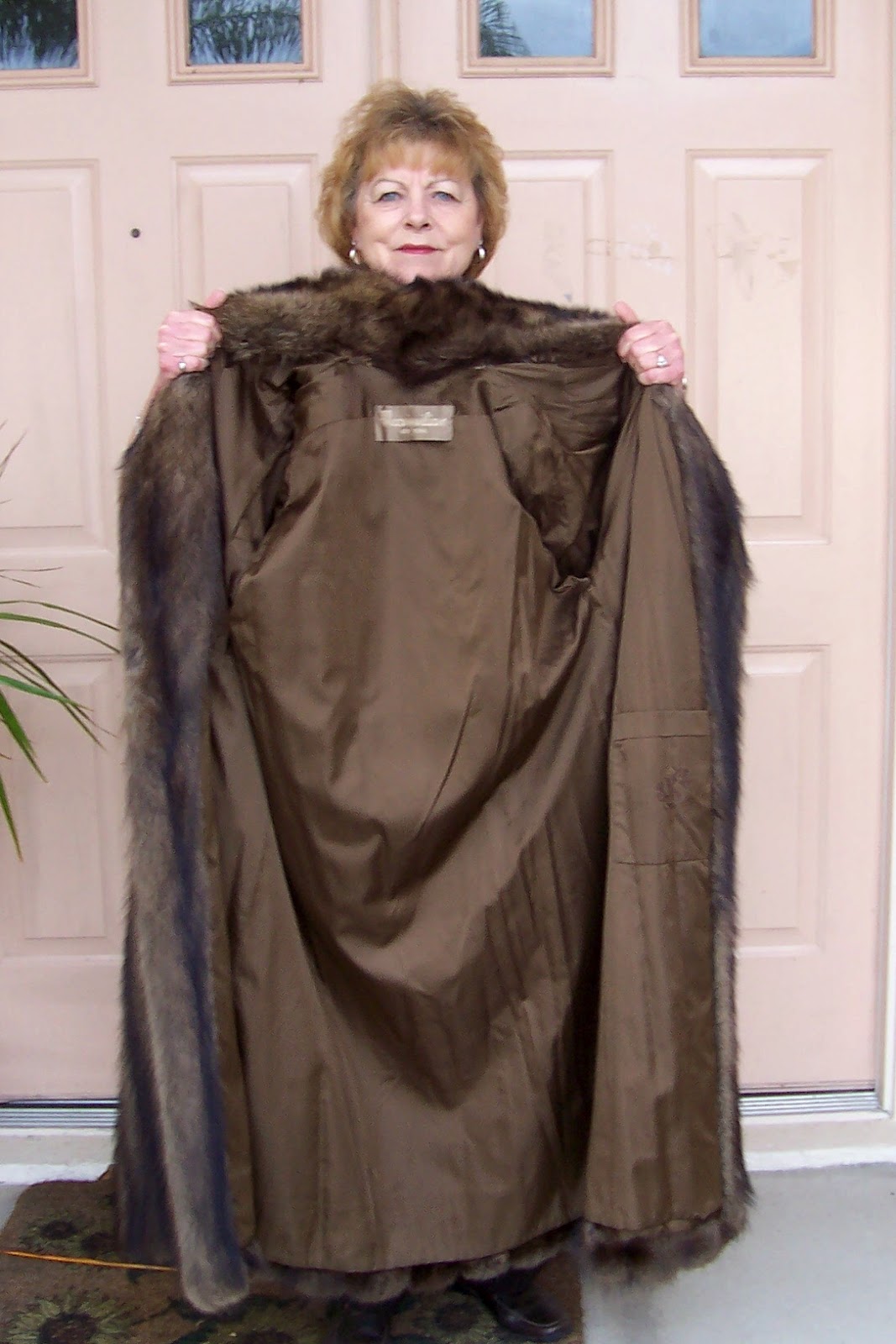 Fur Coat: Mimi, mature woman love so so so much fur coats