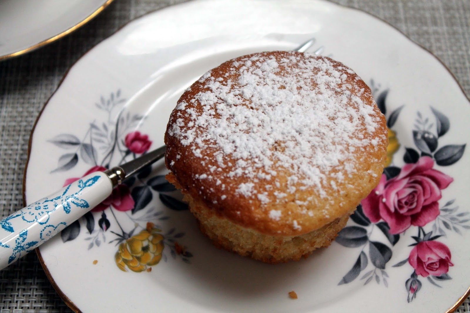 Serena's Medium Rare: Rhubarb, Apple & Ginger Jam Muffin Surprise