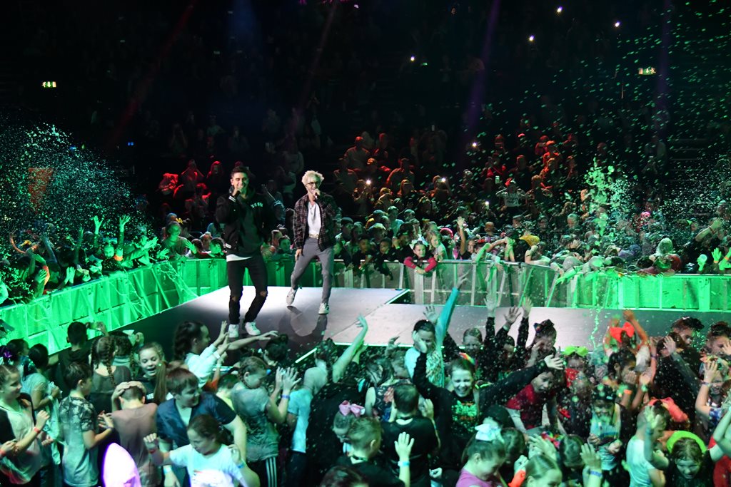 NickALive!: Kira Kosarin Joins Star-and-Slime-Studded Nickelodeon ...