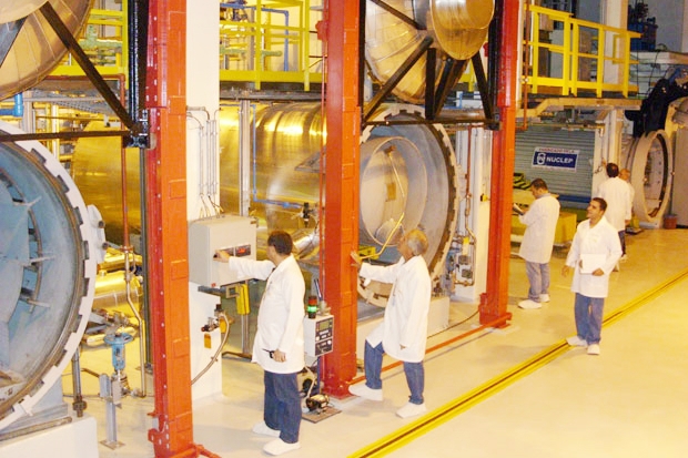 Brasil Envia Carga de Urânio Enriquecido Para Abastecer Reator Nuclear ...