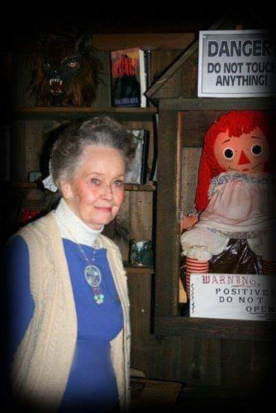 Fallece a los 92 años de edad Lorraine Warren, la investigadora que ...