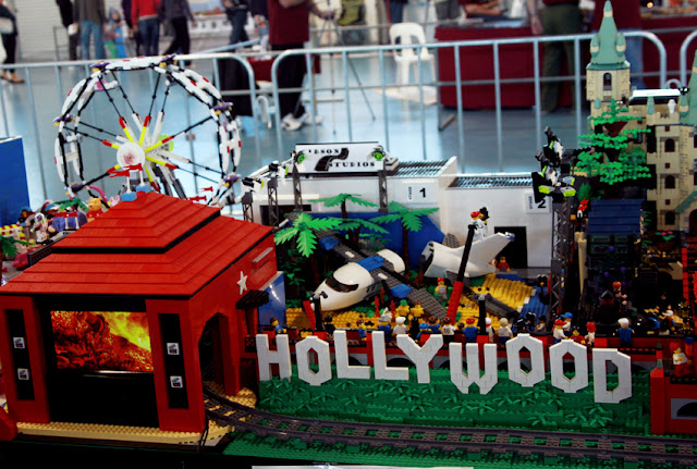 Fruitless Pursuits: Report: Giant Lego Fan Display!