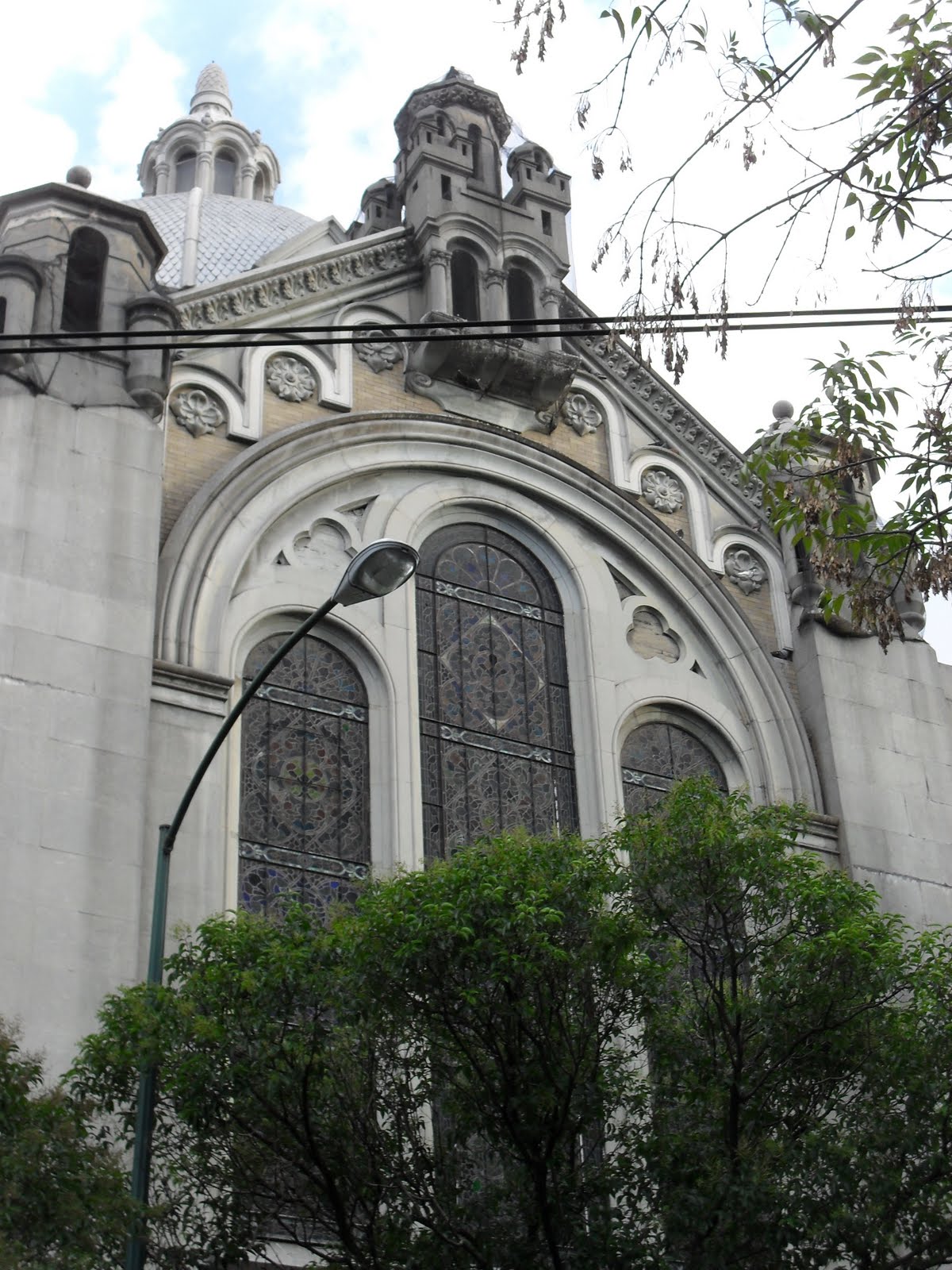 La iglesia chanate mexicana: Sagrada Familia (de México)