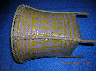 Seni Itu Indah: JENIS-JENIS ANYAMAN (ANYAMAN BULUH)