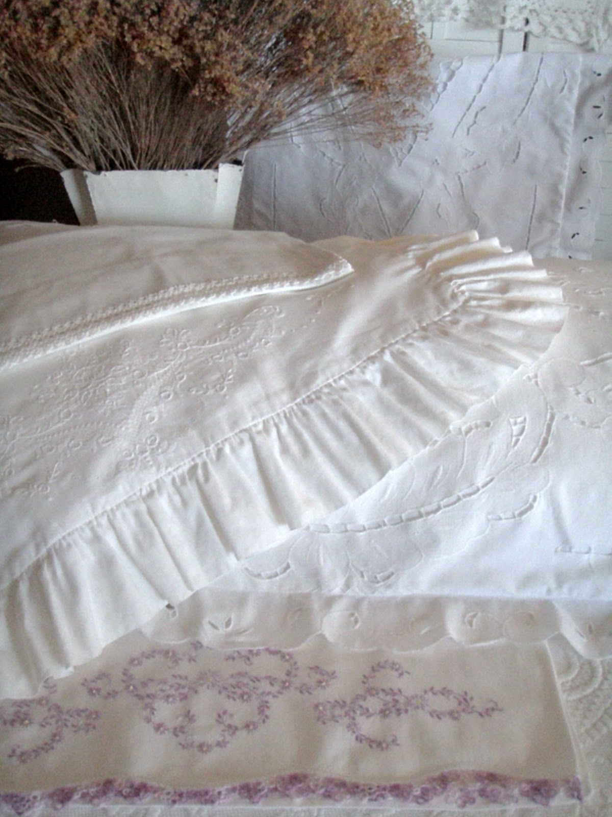 Cabin & Cottage : A Little Linen Love