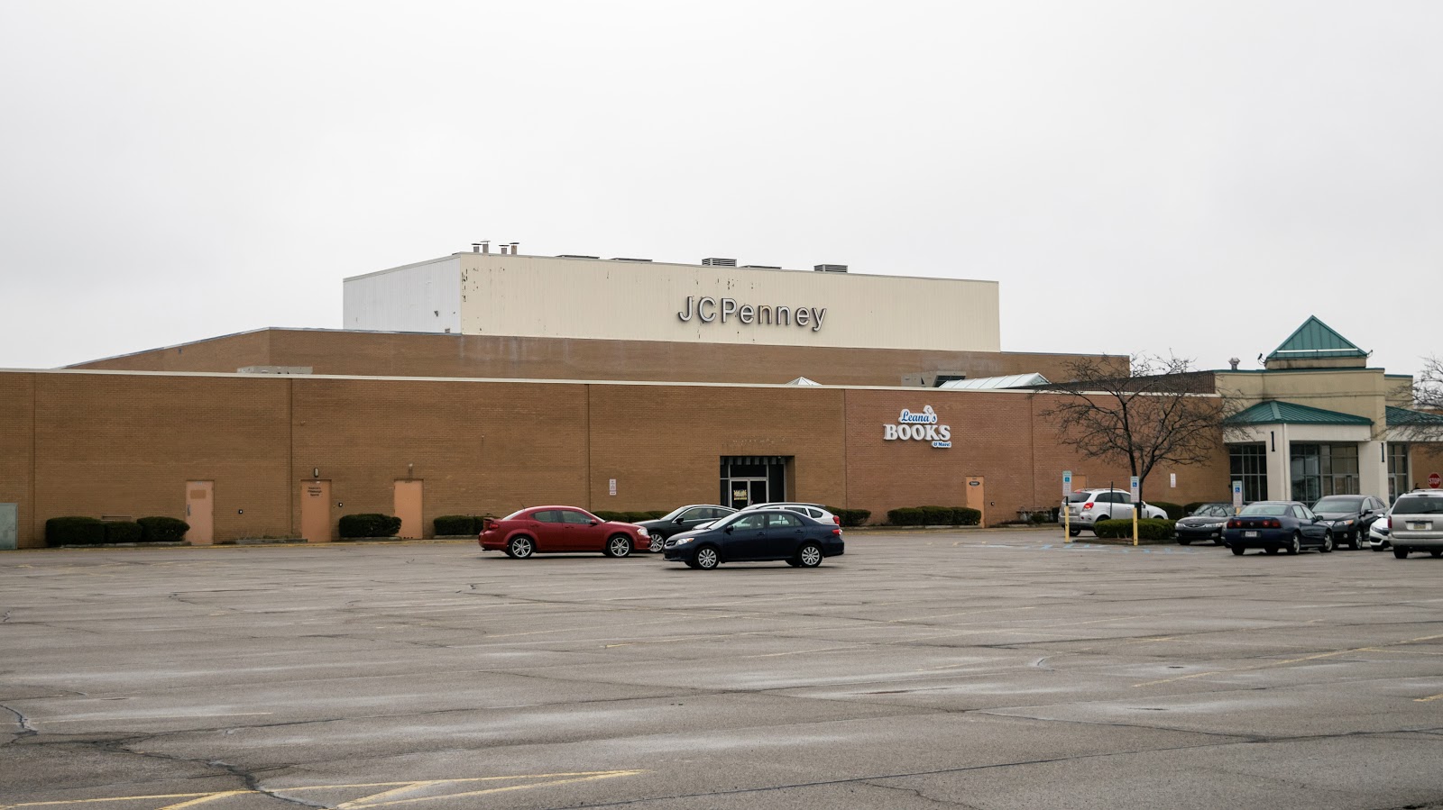 Dead and Dying retail: Shenango Valley Mall in Hermitage, Pennsylvania