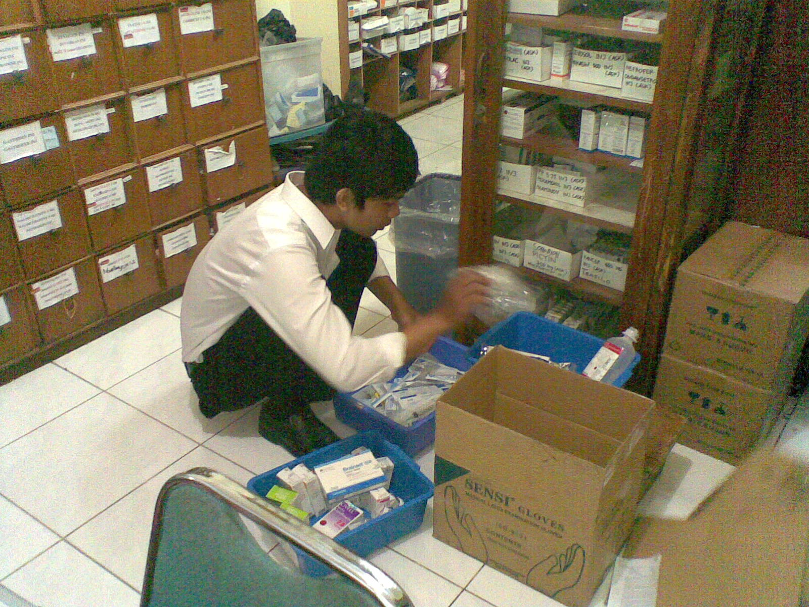 INSTALASI FARMASI RUMAH SAKIT: sekilas aktifitas farmasi roemani