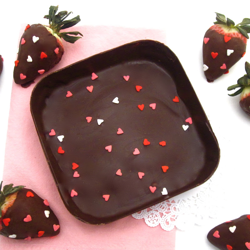 DIY Edible Chocolate Box Filled With Chocolate Dipped Strawberries ...