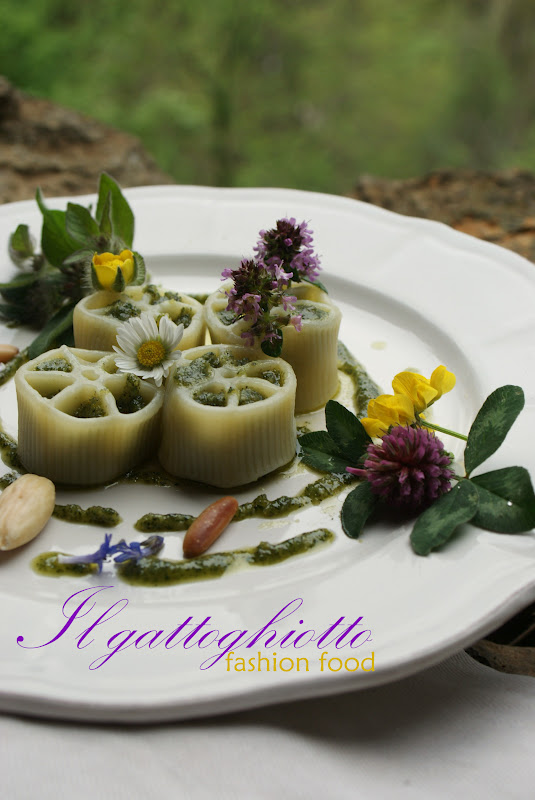 Ruote pazze al pesto di melissa e limone – IlGattoGhiotto.it