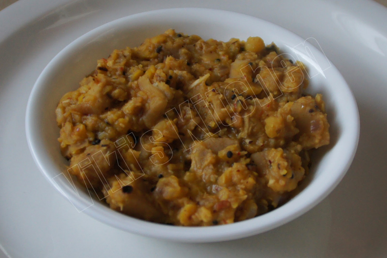 Viki 's Kitchen: Senai kilangu paruppu koottu (Suran dal)