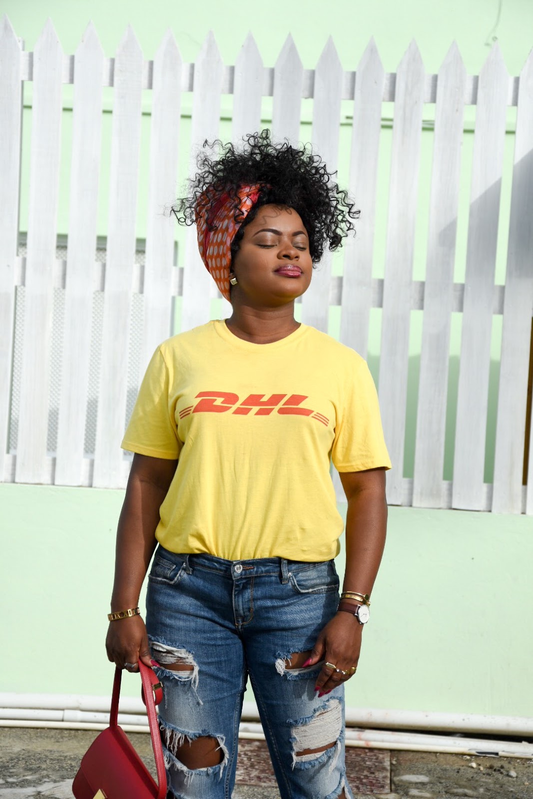 VETEMENTS DHL T-SHIRT (The biggest fashion story of 2016) | Style Galaxy