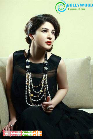 TOP CHARTS CELEBRITY: Ayesha Omar