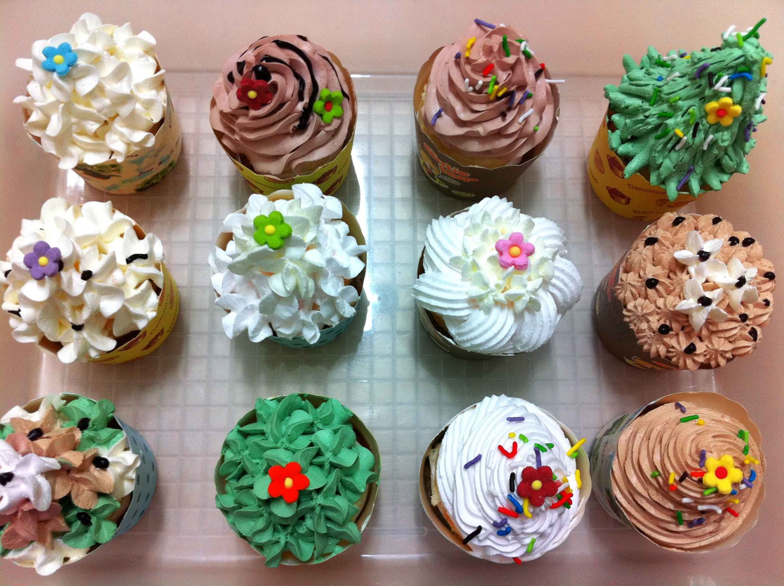 Tiệm bánh Tiramisu "MISS KHƯƠNG": Cup cake mùa giáng sinh