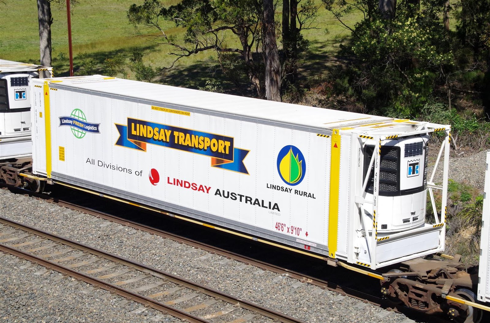 Rollingstock News: Lindsay Transport New Reefers