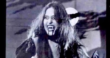 The Bloody Pit of Horror: As Sete Vampiras (1986)