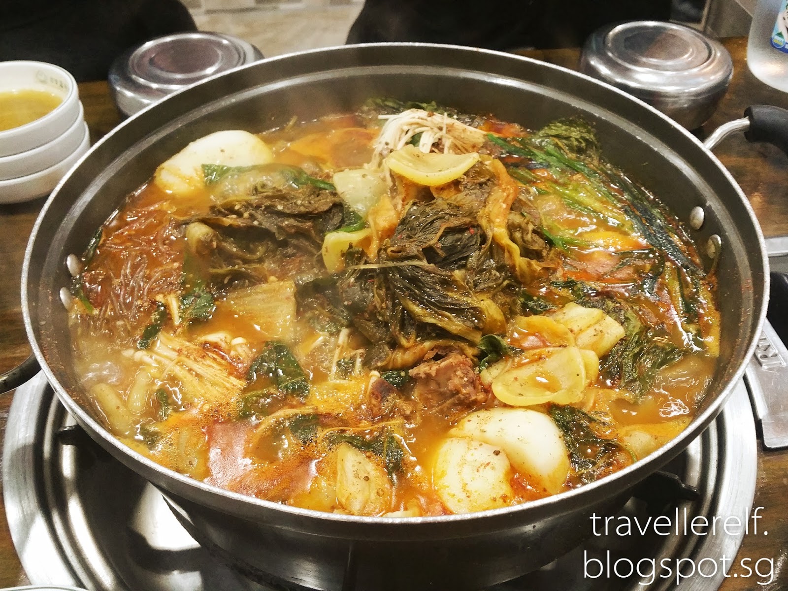 What to eat in Korea ~ Gamjatang 감자탕 (Spicy Pork Bone Stew) - Travellerelf
