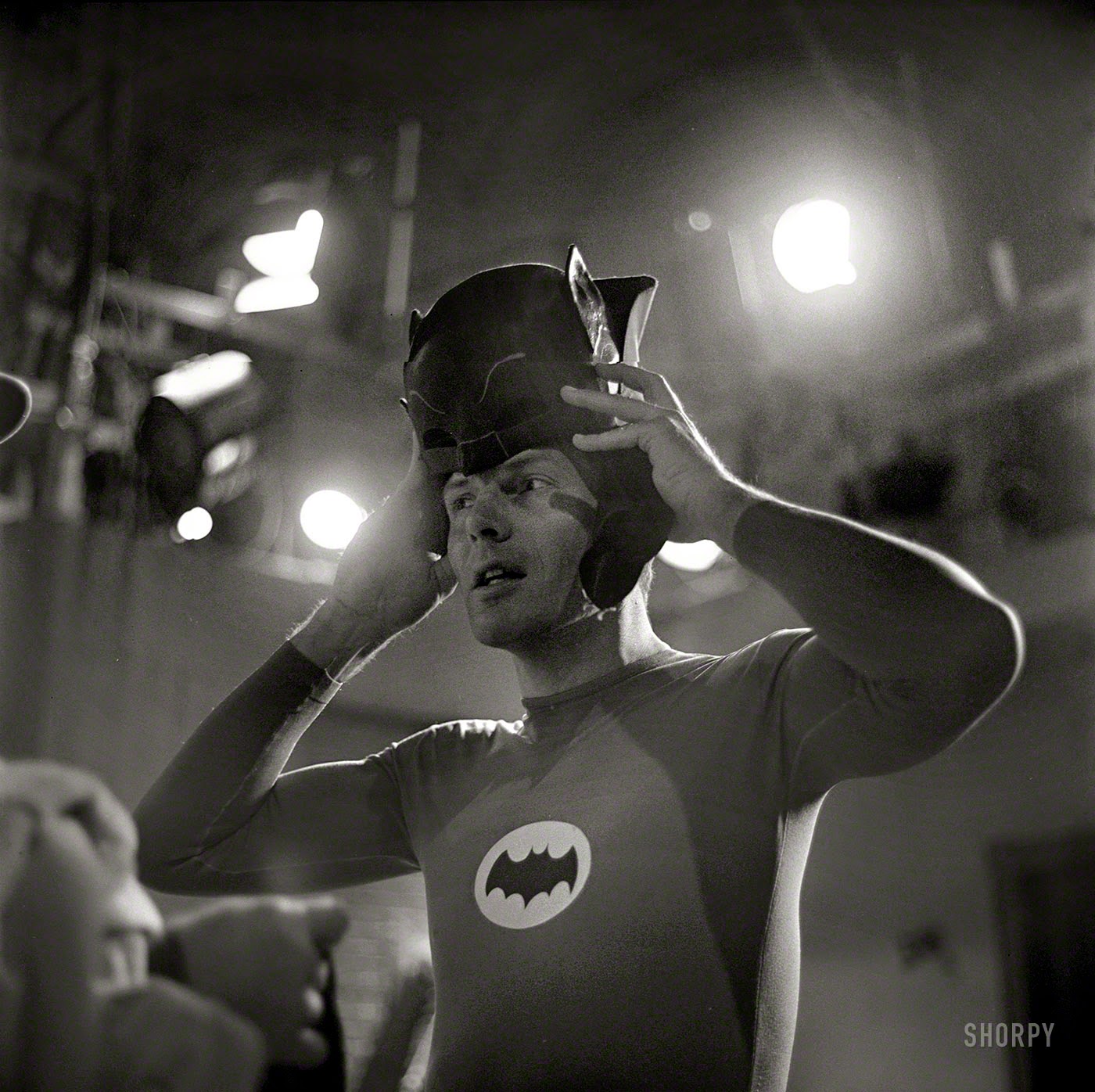 16 Interesting Vintage Photos of Adam West and Burt Ward on the Set of ...